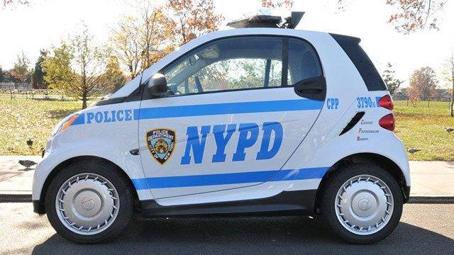 NYPD testing out Smart Cars - ©New York.com